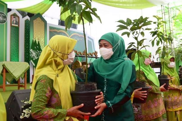 Khofifah Ajak Muslimat NU Sedekah Oksigen – Surabaya Today