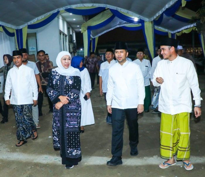 Jelang Haul Akbar Satu Abad, Khofifah-Emil Ziarah ke Makam Syaikhona Kholil Bangkalan – Surabaya ...